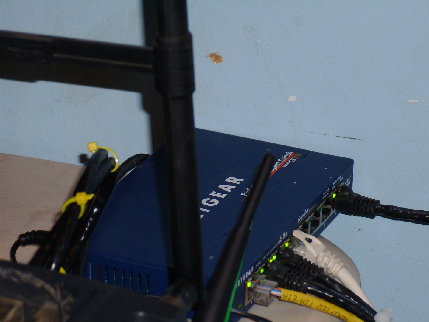 How to use 1 router as a wireless access point and the other as LAn | Overclock.net