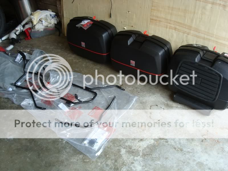 Installing Givi side bags and mounting racks on a DL650 | StromTrooper